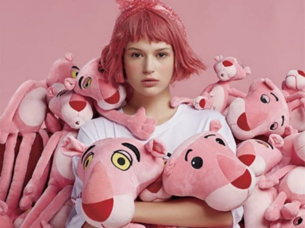 la-pantera-rosa-llega-a-miniso-hay-espejos-termos-bolsas-y-mas